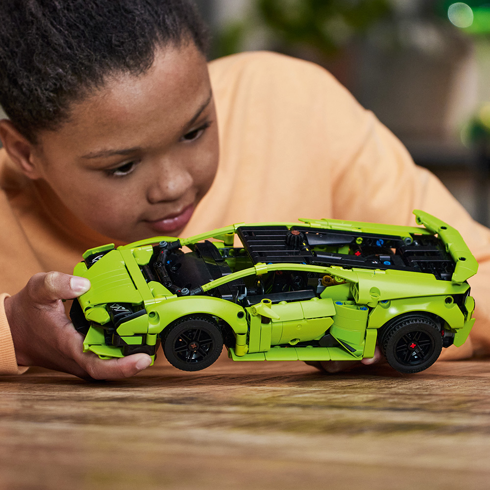 LEGO Technic 42161 - Lamborghini Huracan