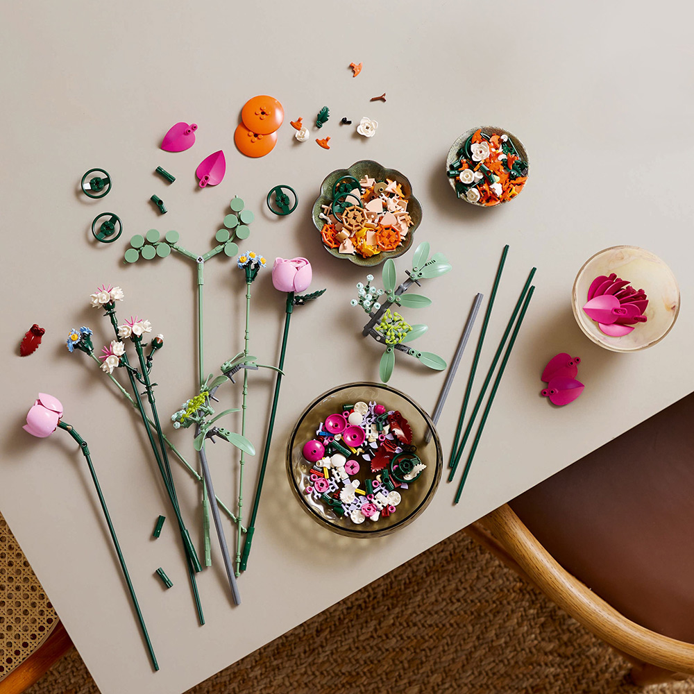 LEGO 10342 VAKKER BUKETT MED ROSA BLOMST - Ringo.no