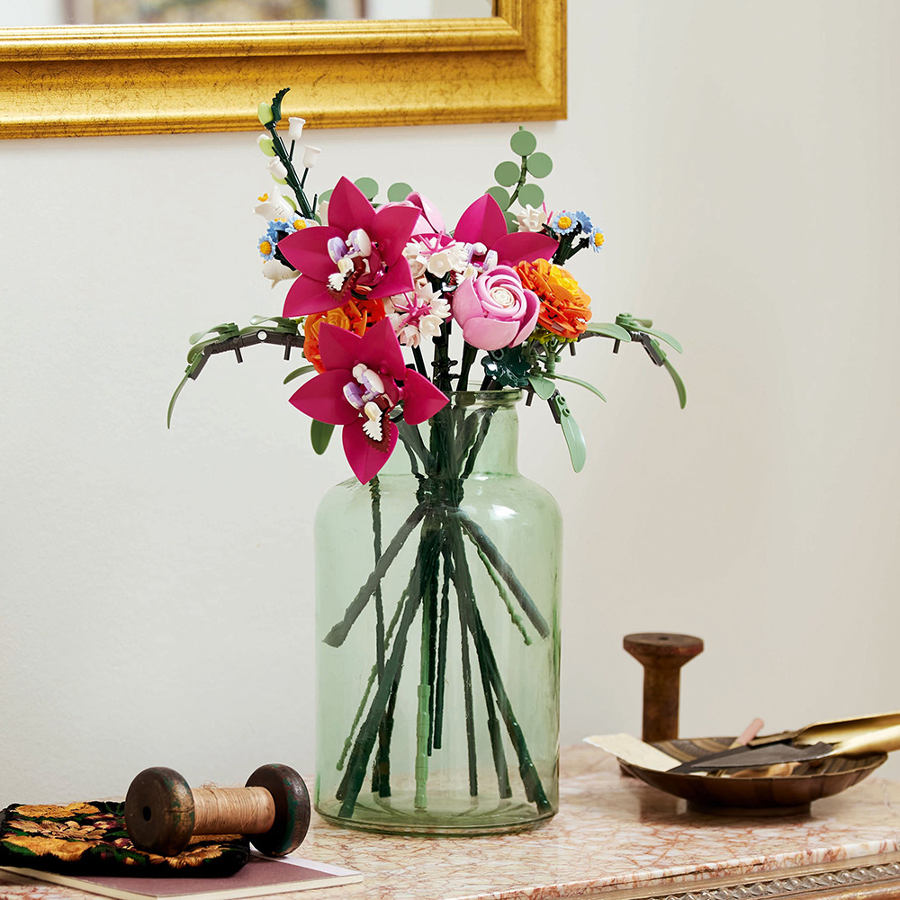 LEGO 10342 VAKKER BUKETT MED ROSA BLOMST - Ringo.no